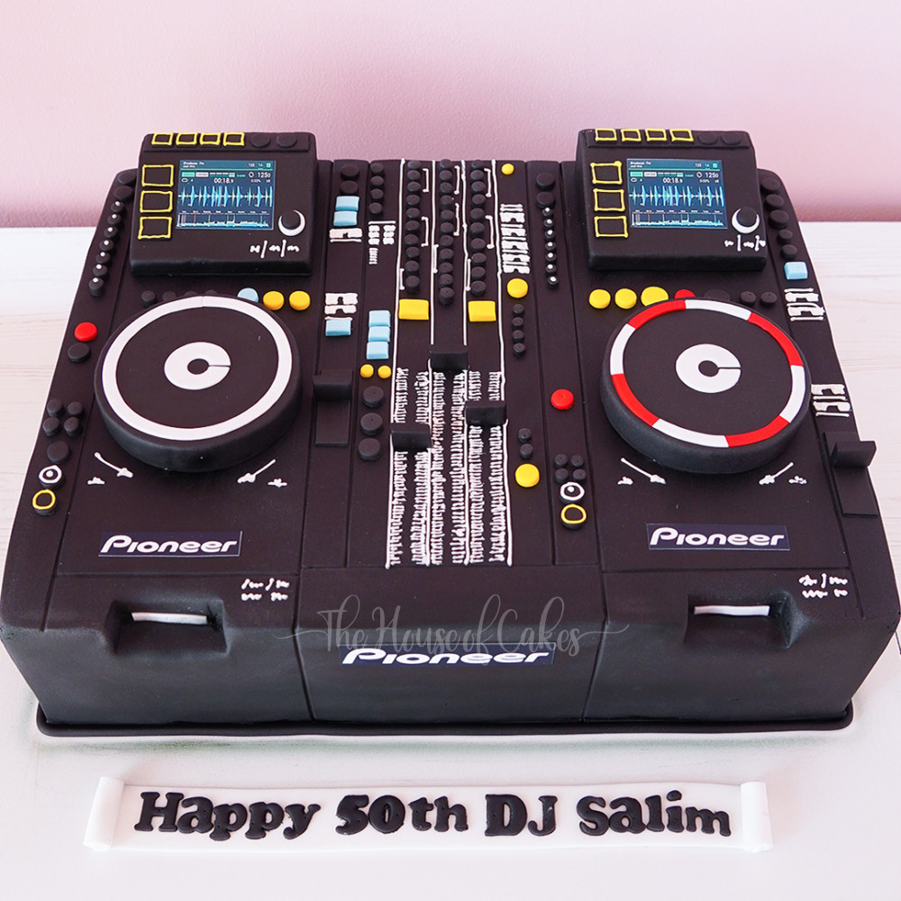 DJ cake | Best cake bakeries in Dubai | Bakery in Dubai