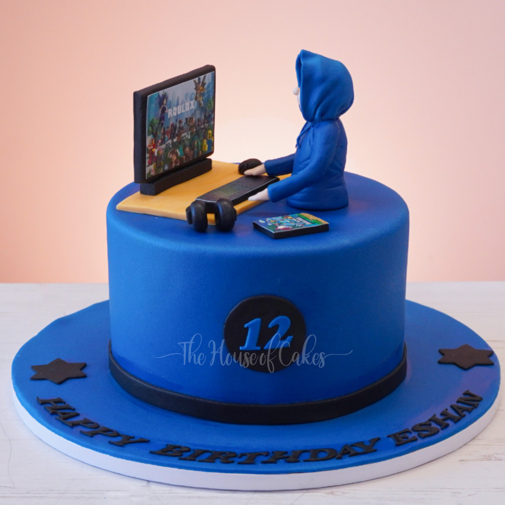 Gamer laptop cake