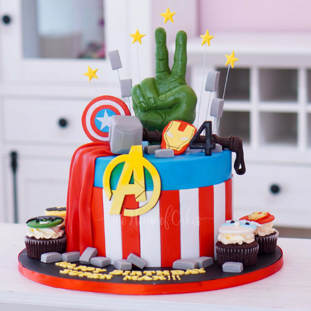 Avengers Superheroes cake and cupcakes