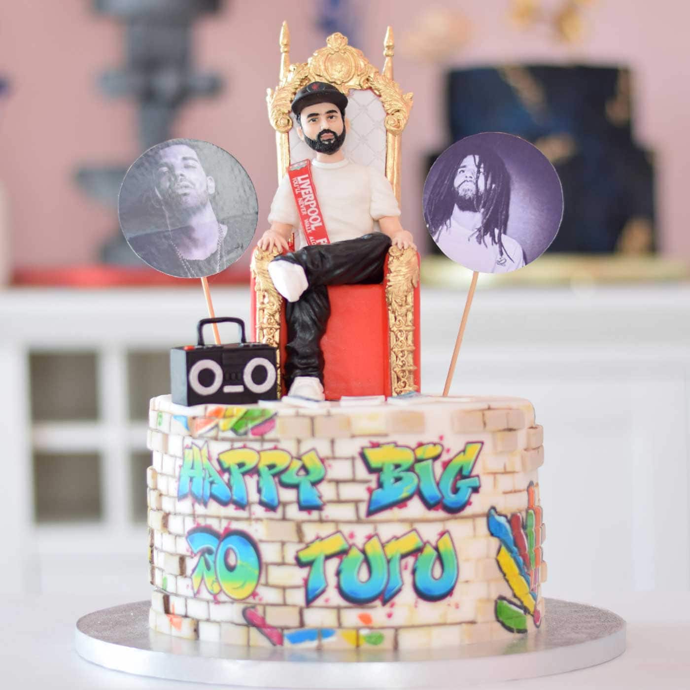 Man in throne 90's theme cake - The House of Cakes Dubai