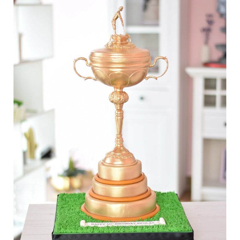 Golf trophy cake - The House of Cakes Dubai