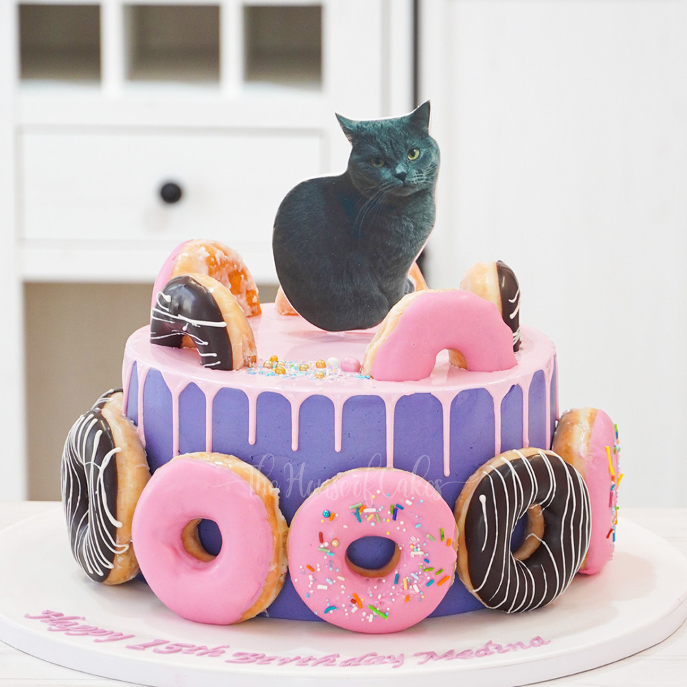 Cake with cat photo and doughnuts - The House of Cakes Dubai