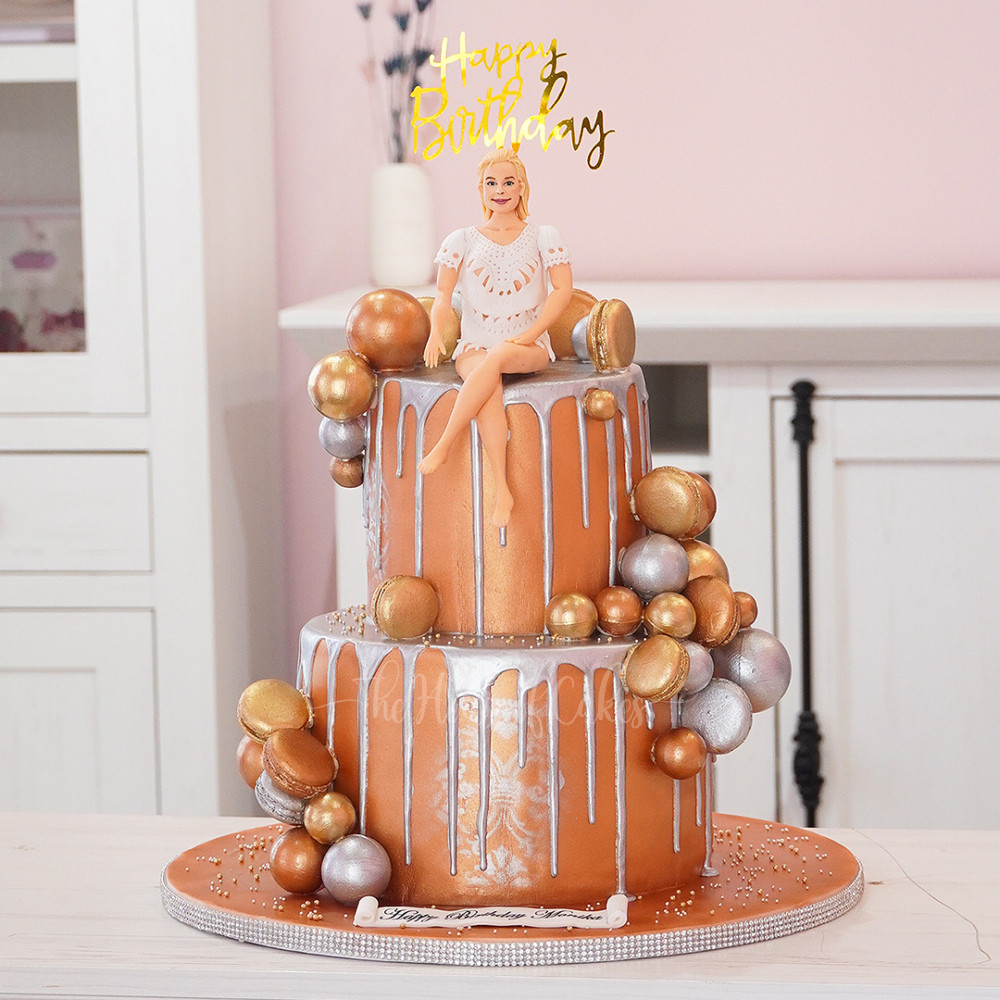 Customised birthday Cakes in Dubai , The House of Cakes Dubai