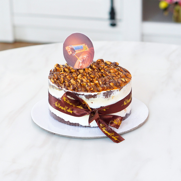 Customised birthday Cakes in Dubai , The House of Cakes Dubai