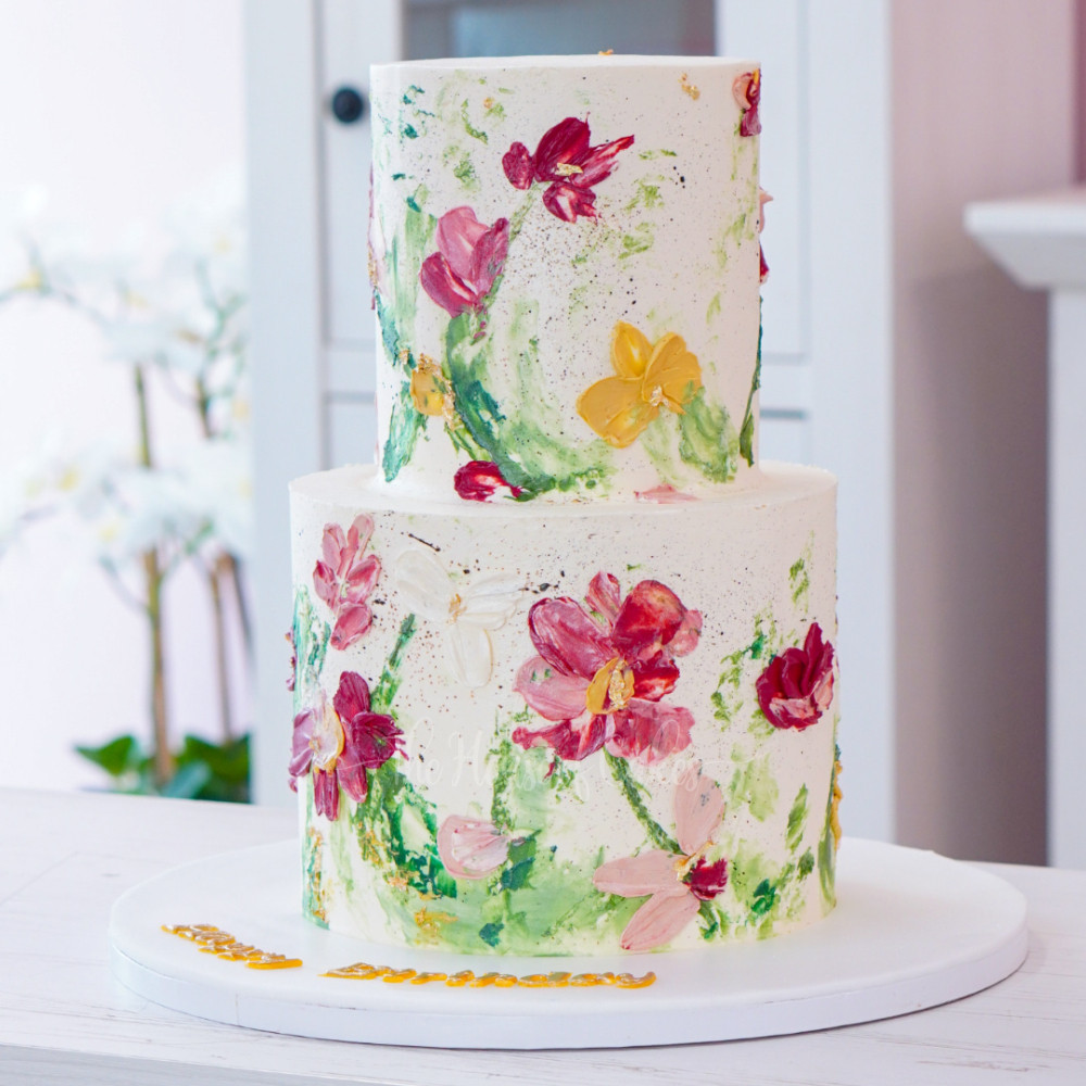 Cream cake with flowers - The House of Cakes Dubai