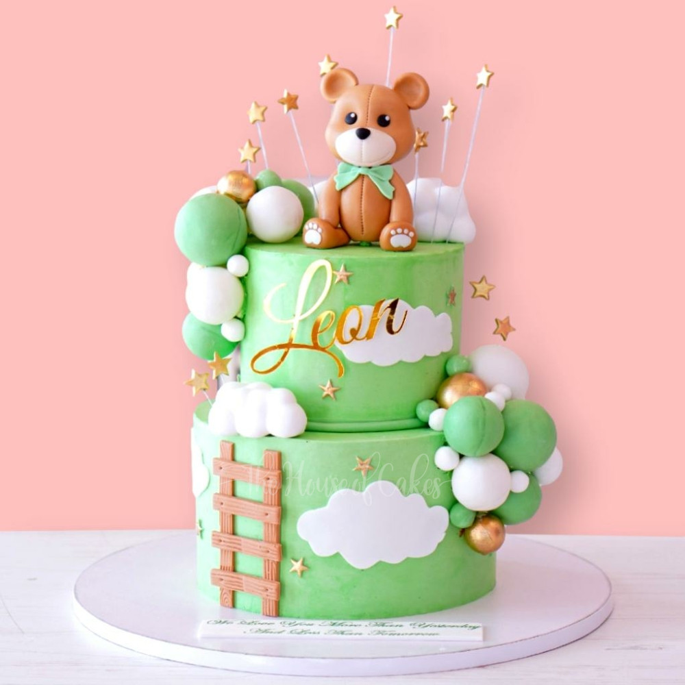 Light green cake with cute teddy bear | Baby shower cakes