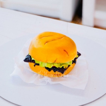 Hyper-realistic burger cake - The House of Cakes Dubai