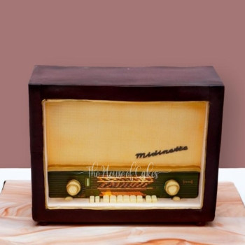 Realistic Retro Radio Cake - The House of Cakes Dubai